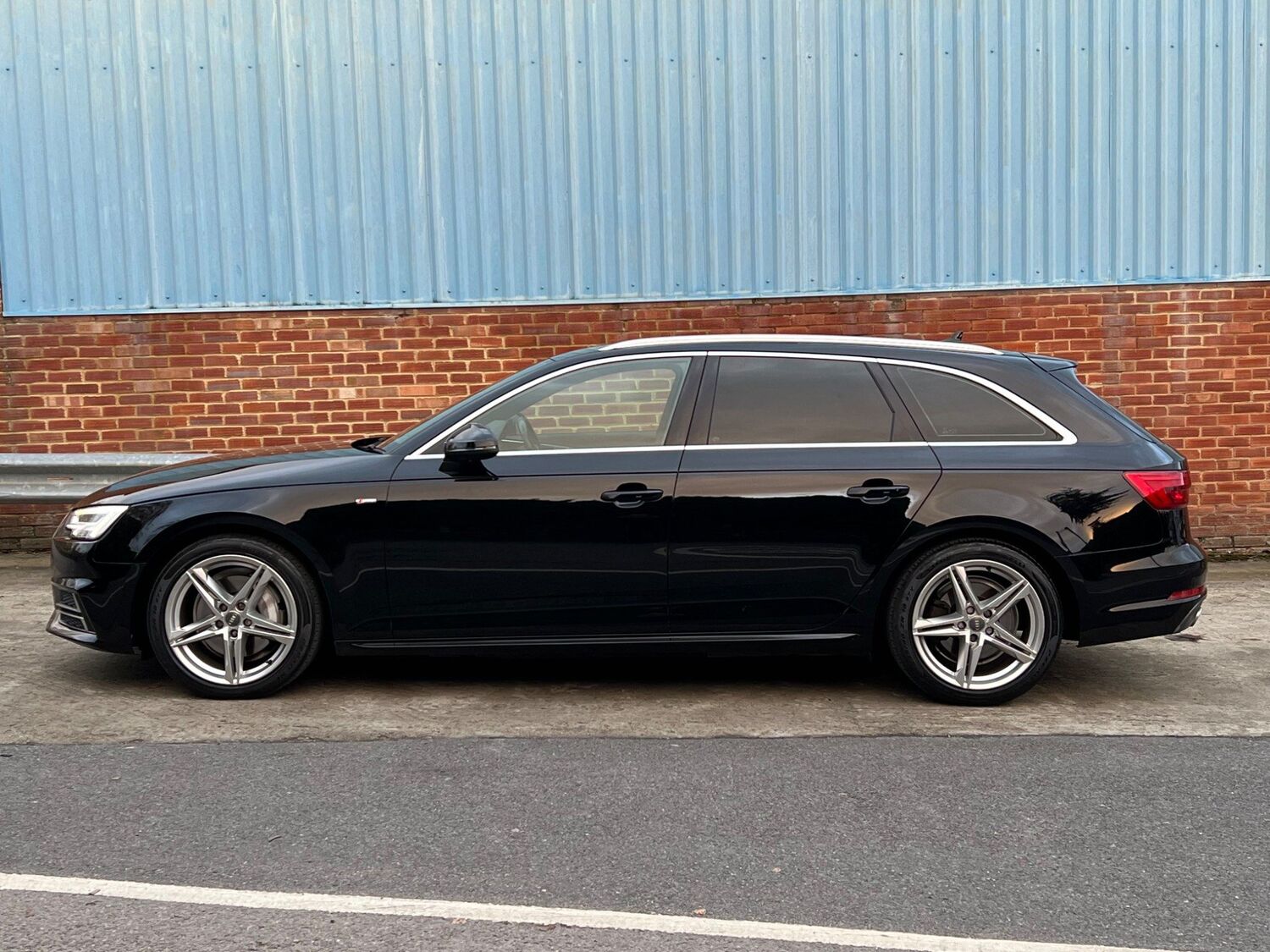 Used AUDI A4 AVANT 2016 Black in Stonehouse, Gloucestershire ...